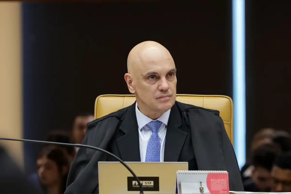 Alexandre de Moraes concede prisão domiciliar ao ex-presidente Jair ...